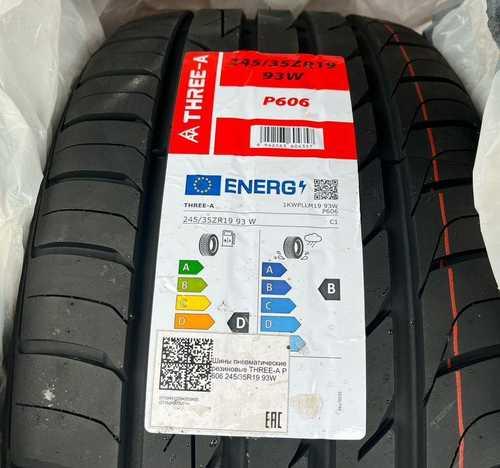 Three-A P606 245/35 R19 93W