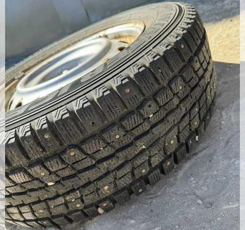 Dunlop SP Winter Ice 07 215/65 R16