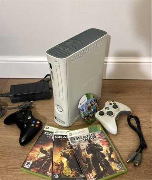 Xbox 360 с двумя геймпадами и лицензионными играми