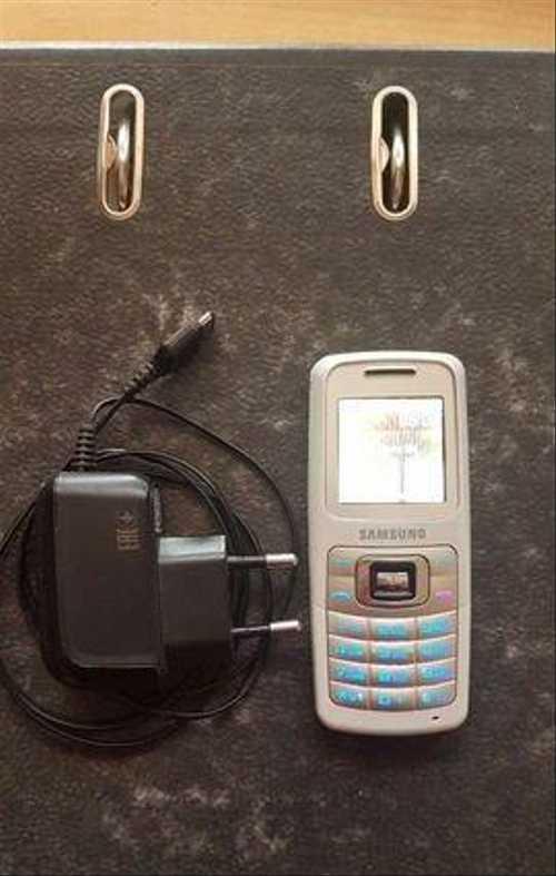 Kнопочный мобильный телефон Samsung SGH-B130