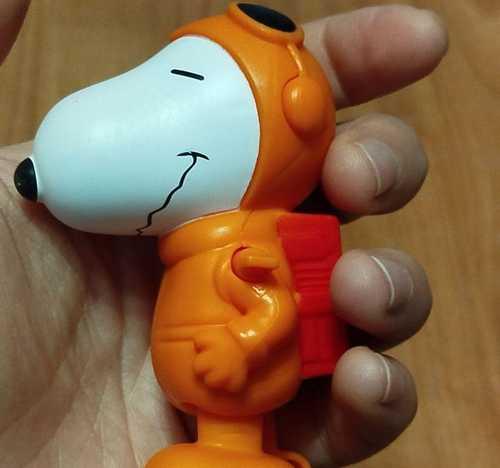 Игрушки из McDonald's Снупи и лунная походка