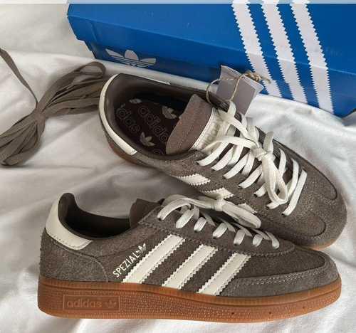 Кроссовки adidas spezial brown