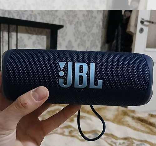 Компактная и мощная блютуз колонка JBL Flip 6