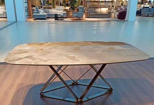 Дизайнерский обеденный стол из керамогранита Monza