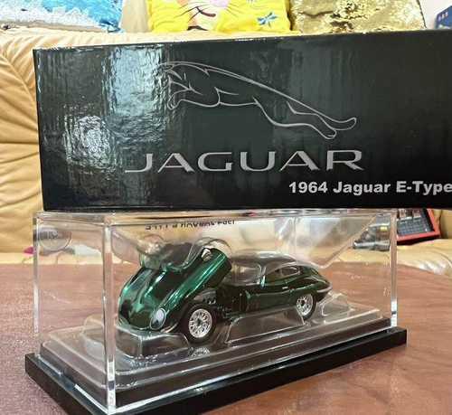 Машинка Hot Wheels RLC Jaguar 1964 Jaguar E-Type
