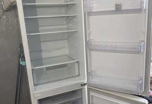 Холодильник LG 2013 года в рабочем состоянии