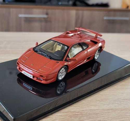 Lamborghini Diablo Coupe VT 1/43 AutoArt