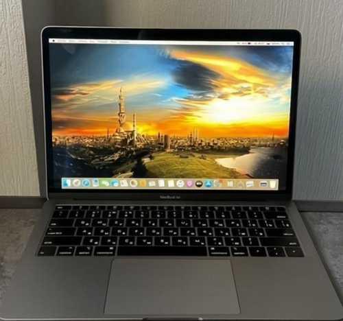MacBook Air 13 (2018), 256 ГБ, Core i5, 1.6 ГГц, RAM 8 ГБ, Intel UHD Graphics 617