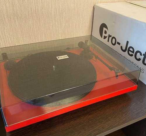 Виниловый проигрыватель Pro-Ject Primary RED OM 5E