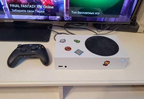 Microsoft Xbox Series S с геймпадом