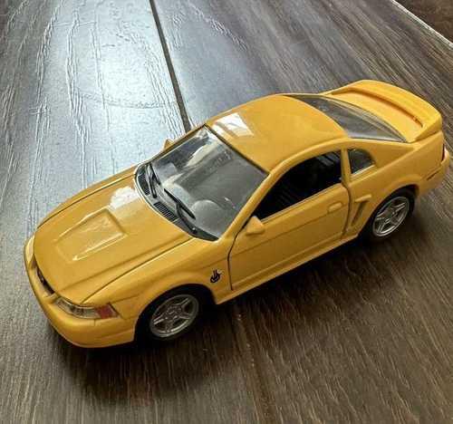 Моделька ford mustang