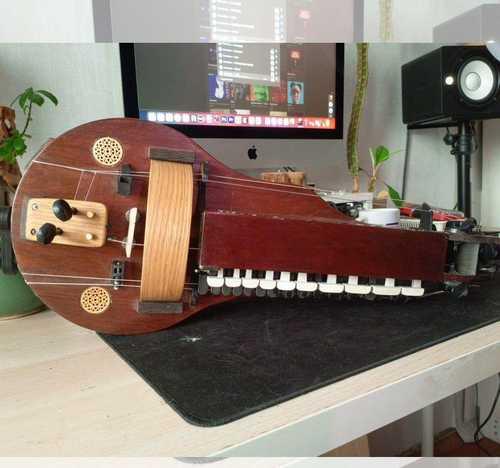 Колесная лира Hurdy Gurdy
