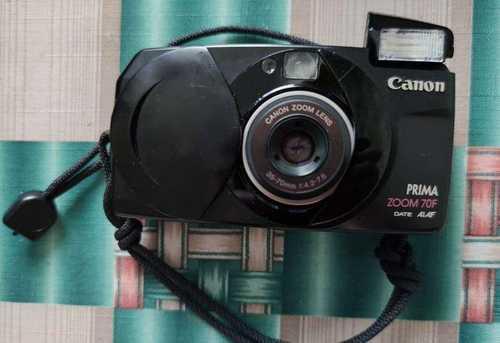 Плёночные фотоаппараты Canon и Polaroid
