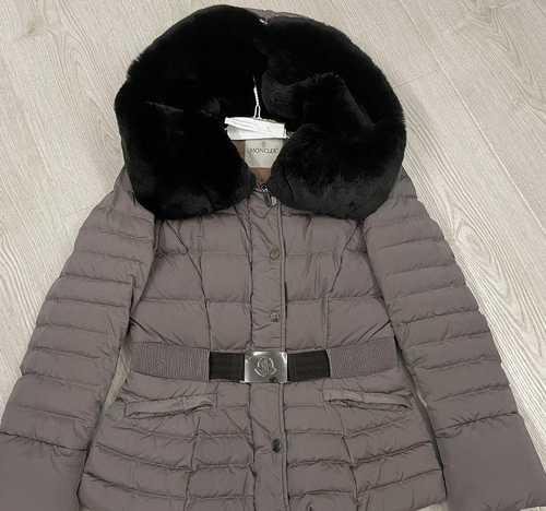 Пуховик зимний Moncler с мехом