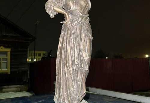 Бронзовая статуэтка девушка с кувшином