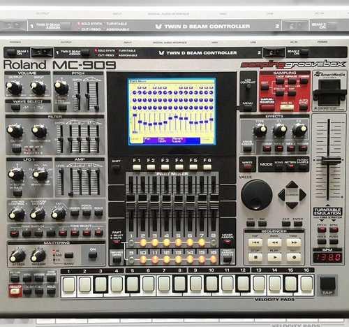 Roland MC 909 Groovebox