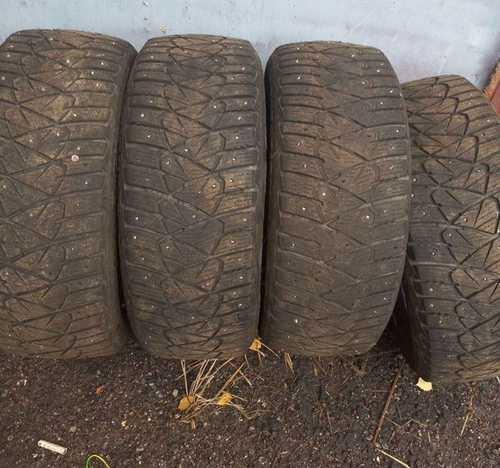 Goodyear Ultragrip 600 215/55 R17