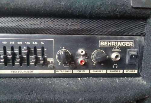 Басовый комбоусилитель Behringer bxl900