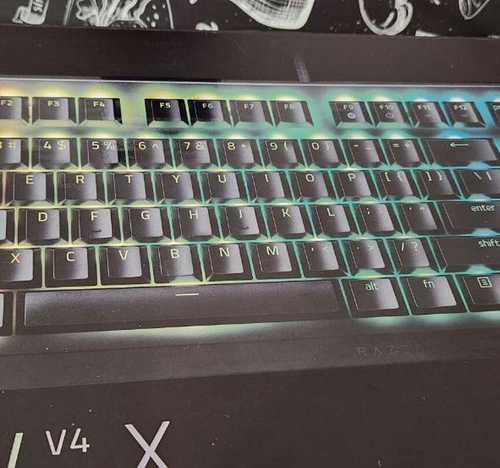 Razer BlackWidow V4 (Yellow Switch), Black