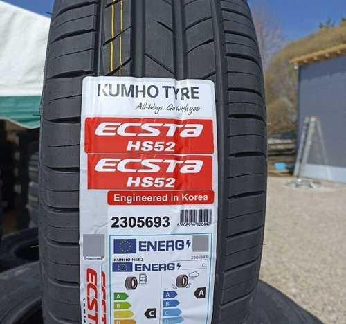 Kumho Ecsta HS52 215/55 R17