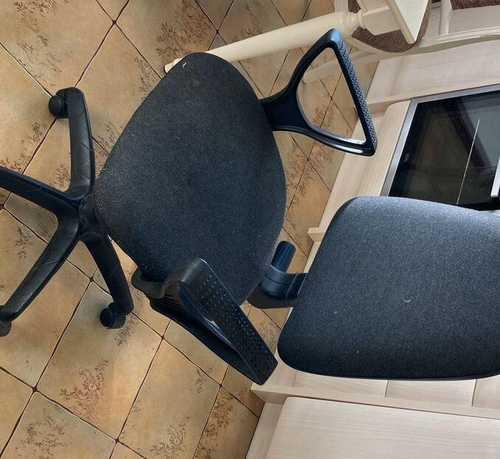 Компьютерное кресло стул на колесах