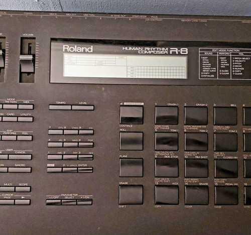 Roland R-8