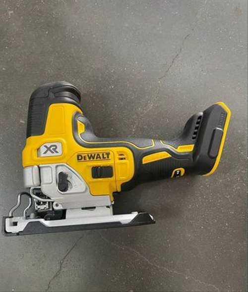 Лобзик dewalt Dcs335