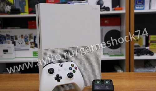 Xbox One S 1 Tb + Зарядная станция
