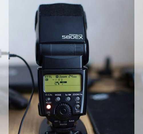 Вспышка камеры Canon Speedlite 580 EX