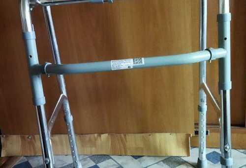Ходунки для взрослых инвалидов шагающие
