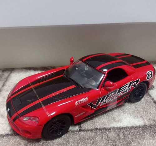 Модель 1:24 Dodge Viper SRT-10