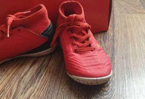 Футбольные бутсы adidas