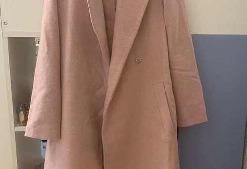 Бледно розовое пальто Stradivarius