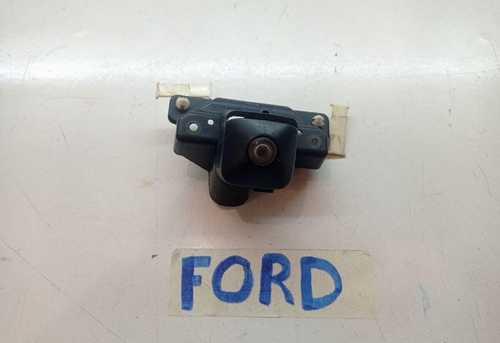 Камера в решётку радиатора Ford Explorer 2016-2019