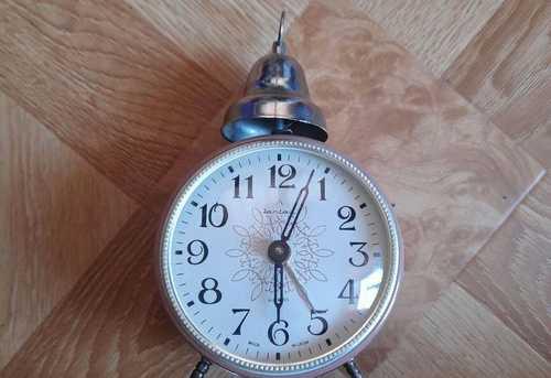 Часы будильник СССР янтарь не работают