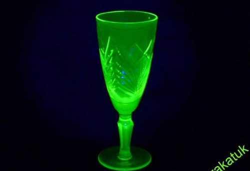 Фужер, бокал. Цветное урановое стекло. (2)
