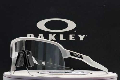 Солнечные очки Oakley Sutro Lite фотохромные