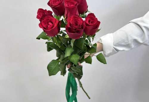 Букет красных роз с лентой розы 7 шт