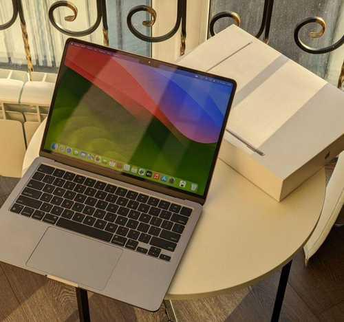 Отличный MacBook Air M2 8/256Gb полный комплект