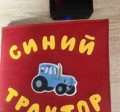 Развивающая книга синий трактор на липучках