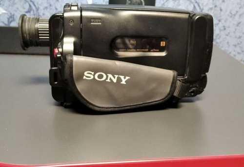 Видеокамера кассетная Sony CCD-TR401E