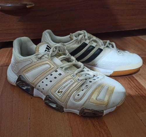 Кроссовки Adidas stabil S 40размер