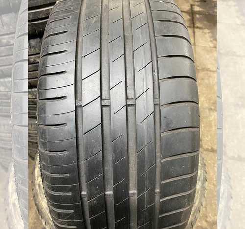 Goodyear EfficientGrip Performance 215/45 R16 90V