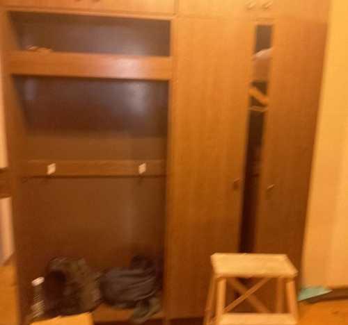 Стенка в прихожей, компьюторный стол