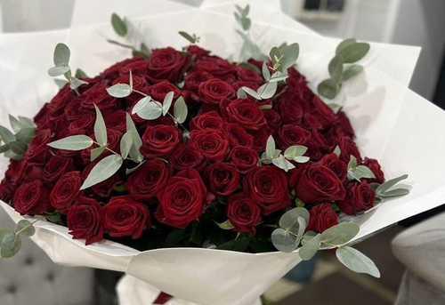 Цветы 101 роза красные розы с эвкалиптом доставка