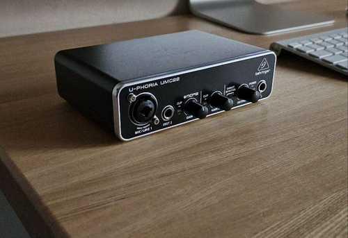 Аудиоинтерфейс Behringer U-phoria umc22