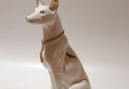 Коллекционная фарфоровая статуэтка собаки. 24см"