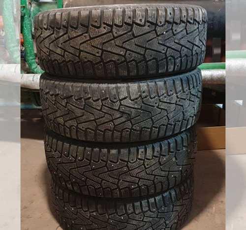 Pirelli Ice Zero 215/60 R16 99T