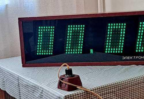 Электронные настенные часы СССР