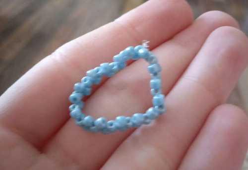 Голубое кольцо из бисера